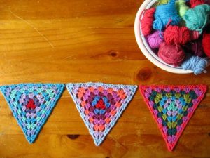Granny Bunting Triangles Crochet Pattern & Video Free - Styles Idea